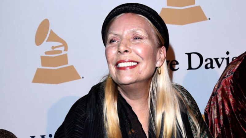 Joni Mitchell Makes Her Grammys Performance Debut With A Stunning